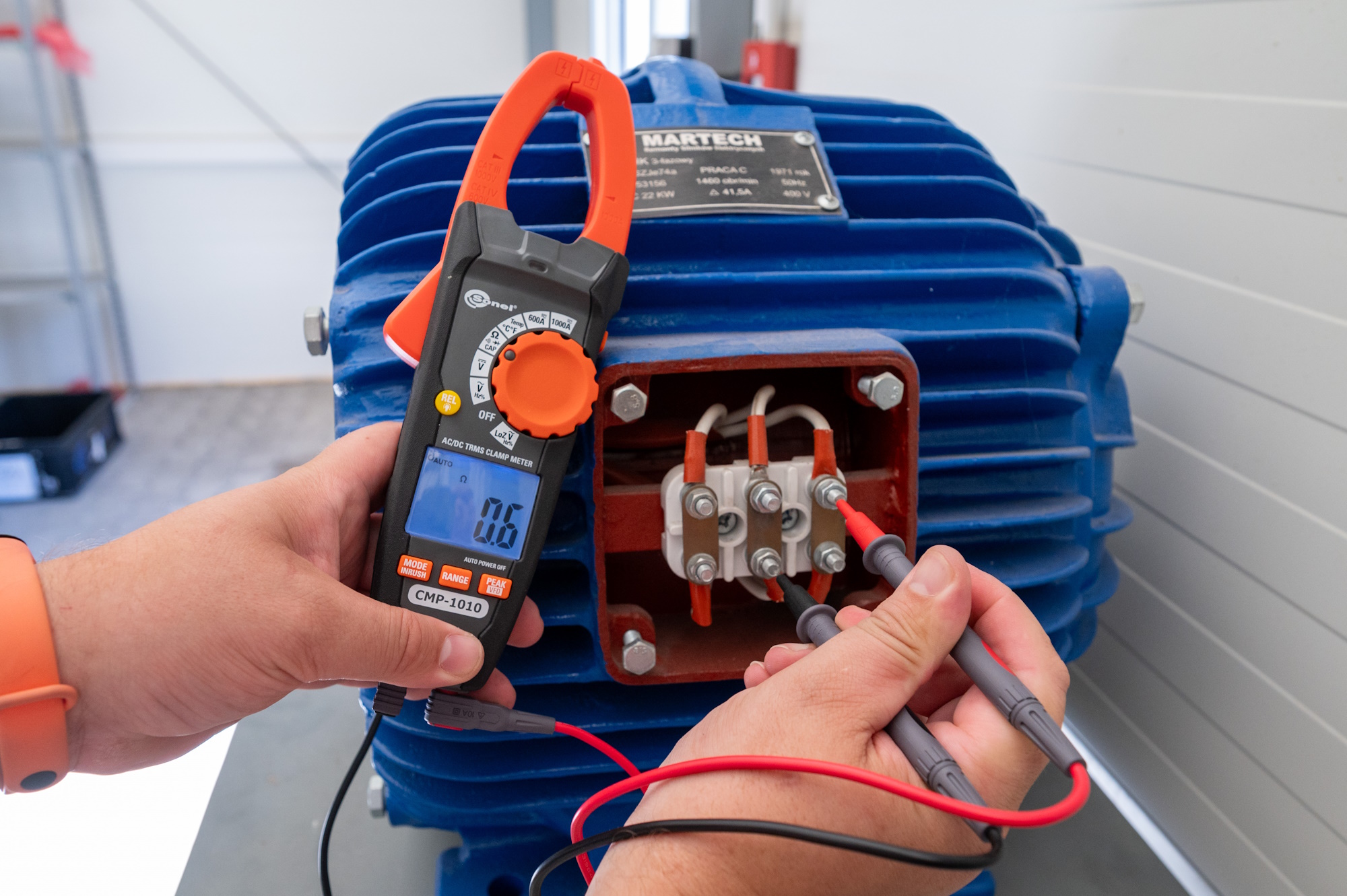 New generation of Sonel digital clamp meters - Sonel.sg