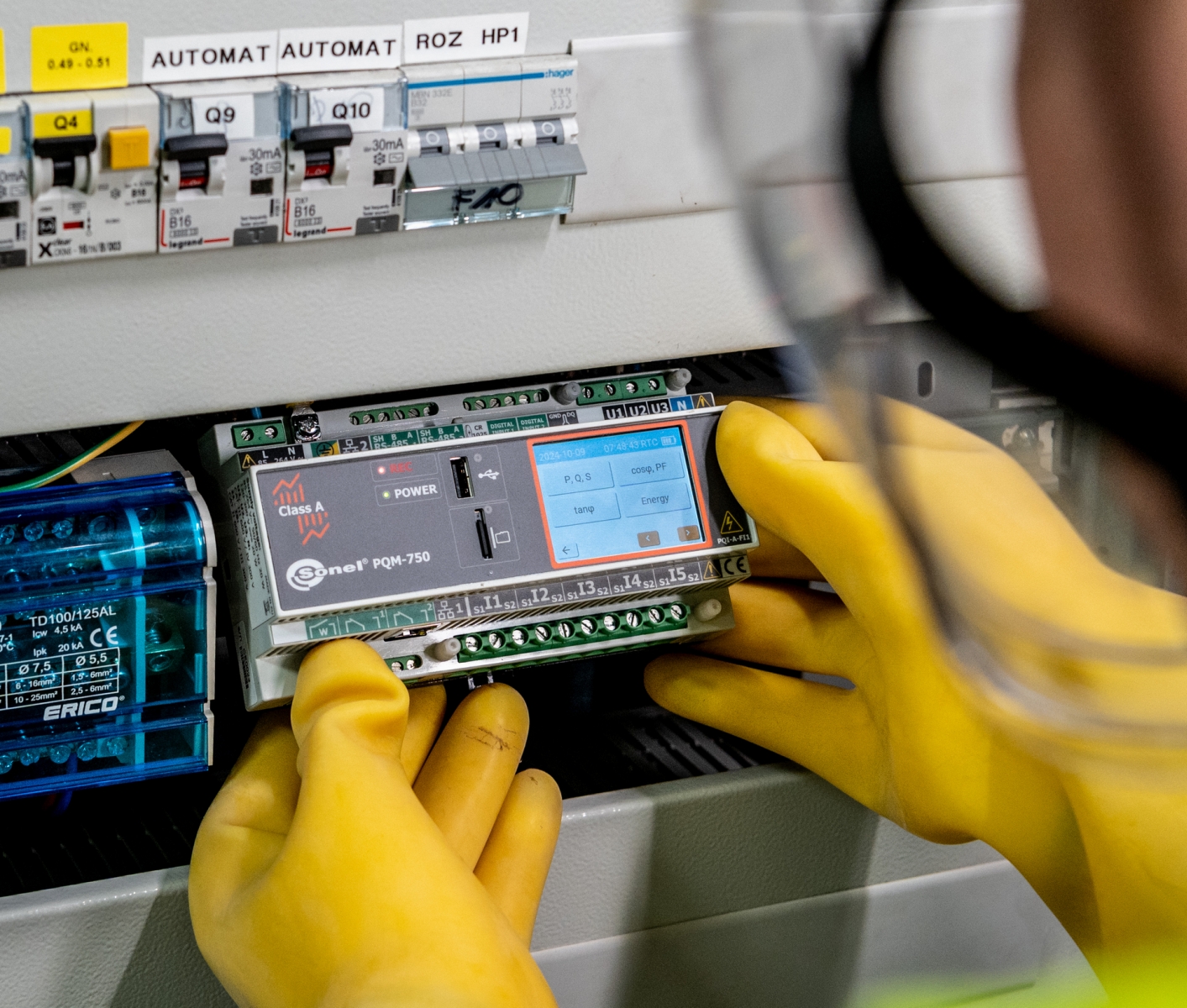 Continuous power quality monitoring with the Sonel PQM-750 stationary ...